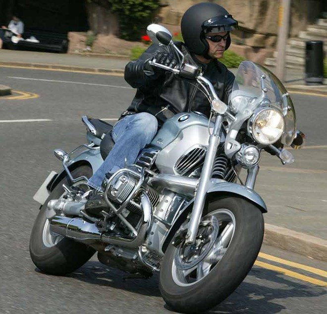 BMW R1200C (1997-2005) Review | Speed, Specs & Prices
