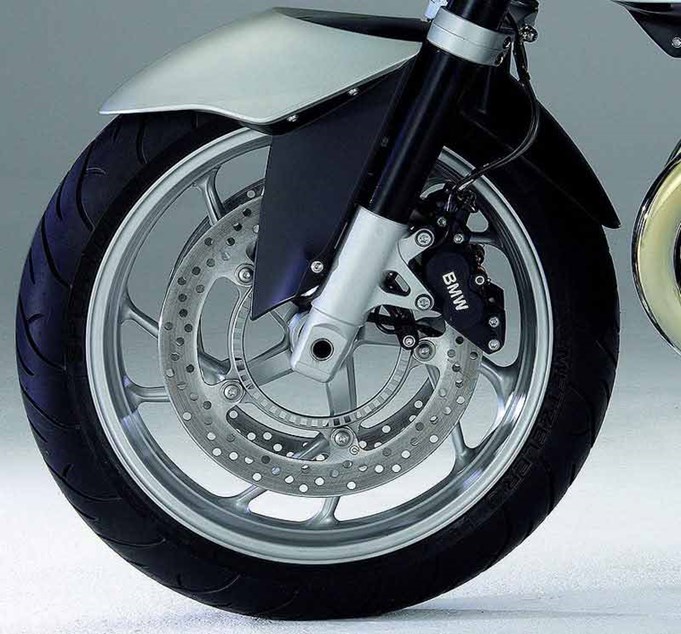 BMW R1200S (2006-2007) Review | Speed, Specs & Prices