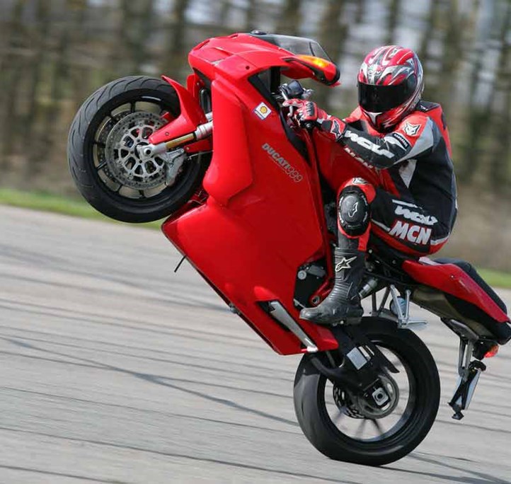 DUCATI 999 (2003-2006) Review | Speed, Specs & Prices