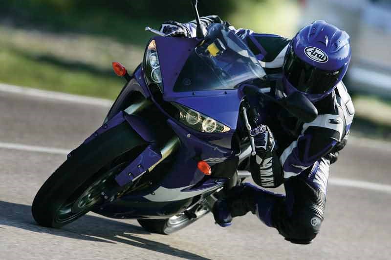 YAMAHA R6 (2004-2005) Review | Speed, Specs & Prices