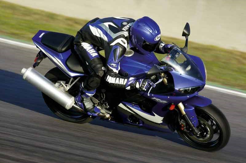YAMAHA R6 (2004-2005) Review | Speed, Specs & Prices