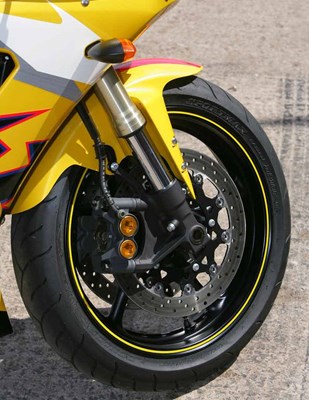 YAMAHA R6 (2004-2005) Review | Speed, Specs & Prices