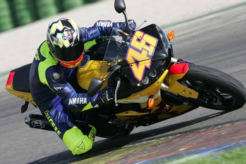 YAMAHA R6 (2004-2005) Review | Speed, Specs & Prices