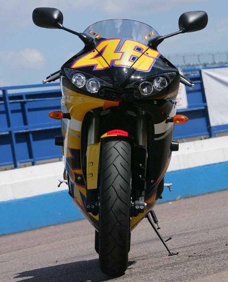 YAMAHA R6 (2004-2005) Review | Speed, Specs & Prices