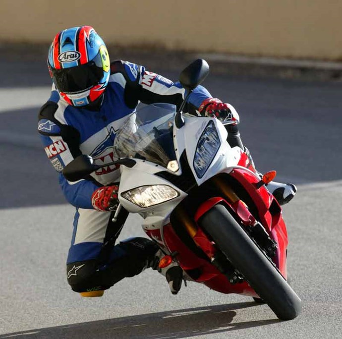 YAMAHA R6 (2006-2007) Review | Speed, Specs & Prices