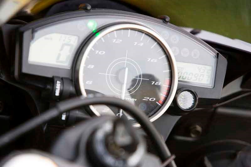 YAMAHA R6 (2006-2007) Review | Speed, Specs & Prices