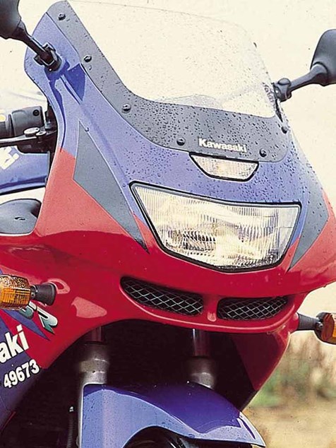 KAWASAKI ZX-6R (1995-1997) Review | Speed, Specs & Prices