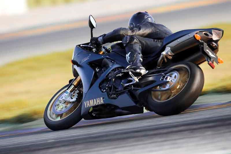 YAMAHA R1 (2004-2006) Review | Speed, Specs & Prices