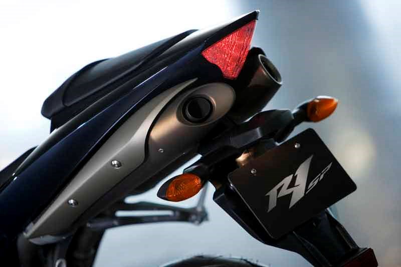 YAMAHA R1 (2004-2006) Review | Speed, Specs & Prices