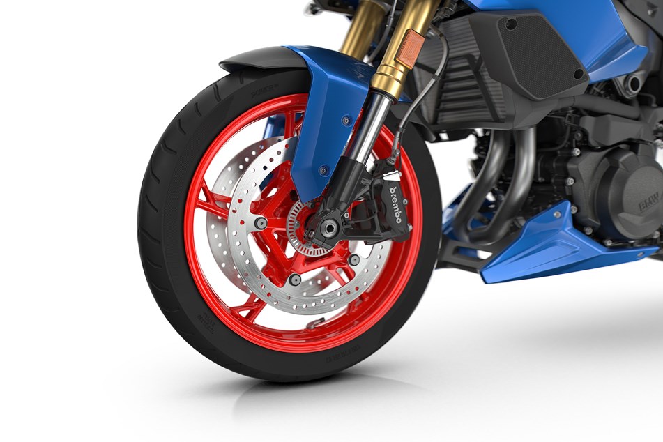 BMW announce 2025 updates for F900R and F900XR middleweights