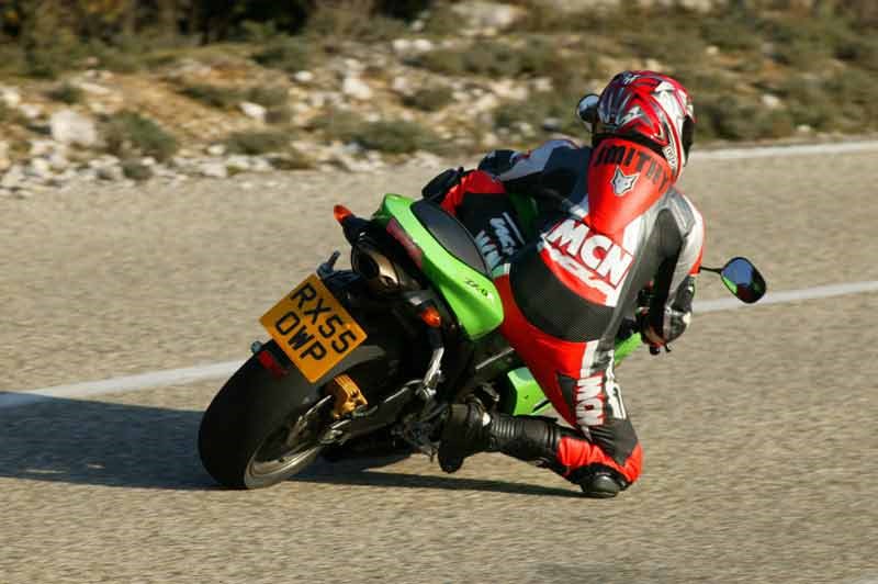 KAWASAKI ZX-6R (2005-2006) Review | Speed, Specs & Prices