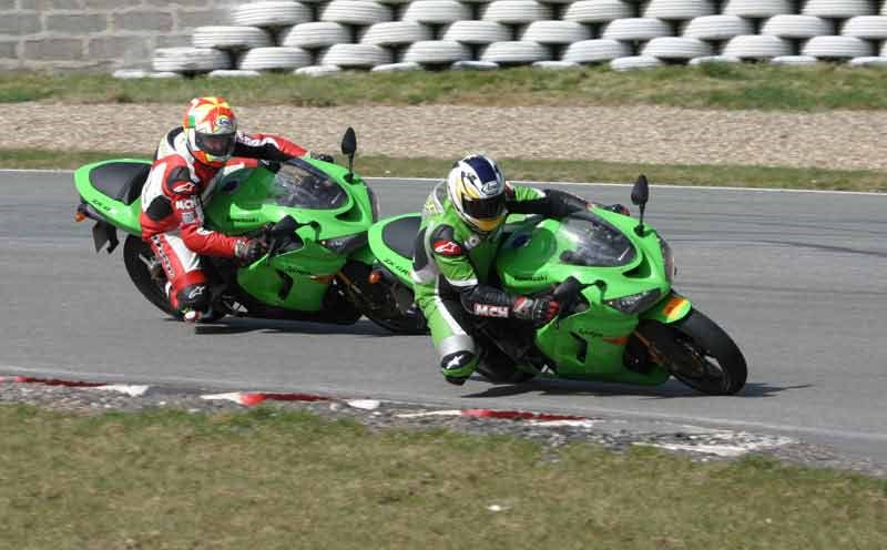 KAWASAKI ZX-6R (2005-2006) Review | Speed, Specs & Prices