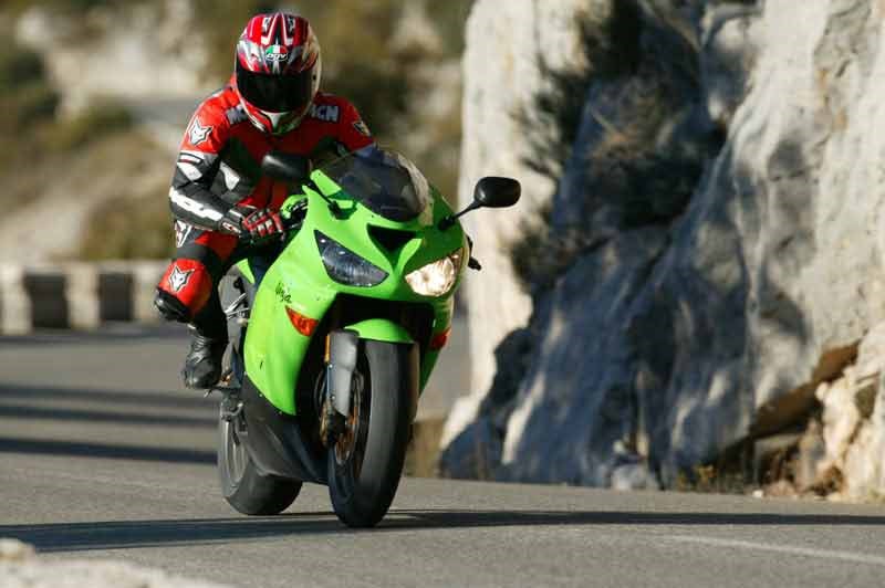 KAWASAKI ZX-6R (2005-2006) Review | Speed, Specs & Prices