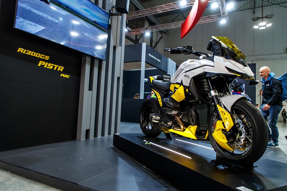 Puig create radical Pista bodykit for the BMW R1300GS