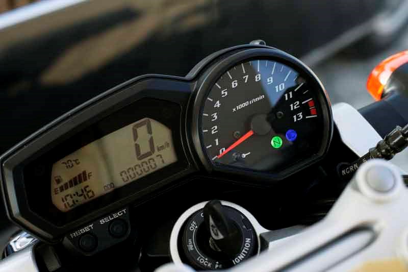 YAMAHA FZ1 FAZER (2006-on) Review | Speed, Specs & Prices