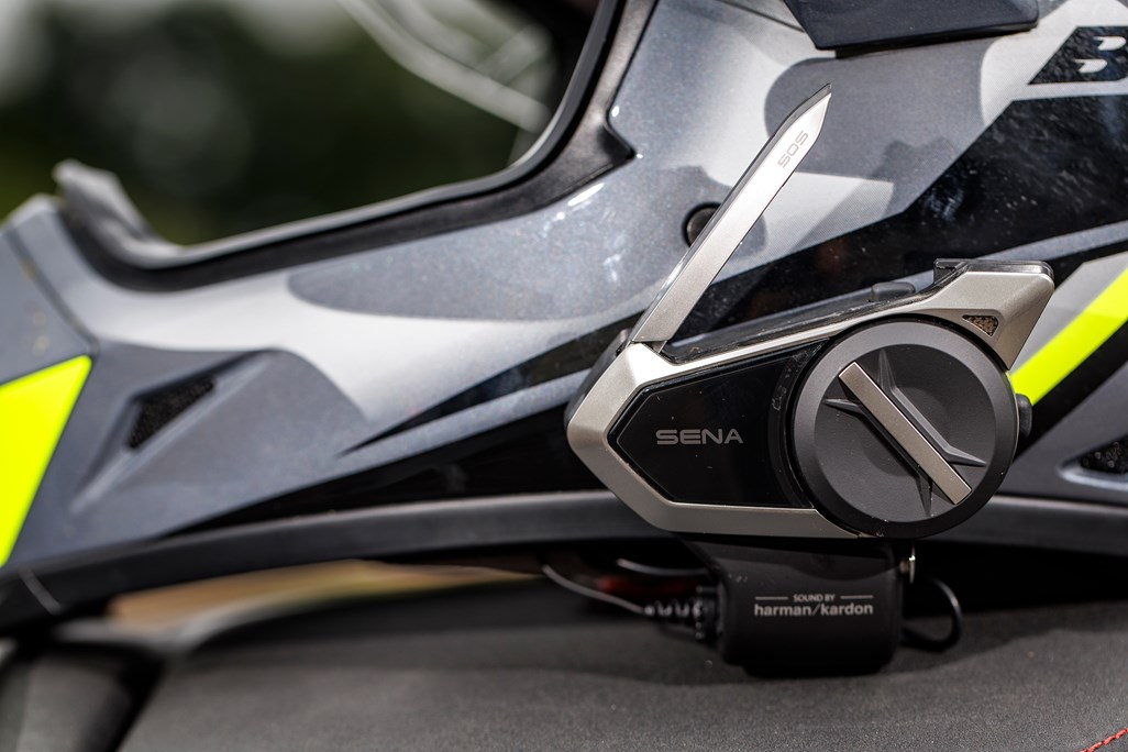 Sena vs Cardo - Which intercom brand should you choose?