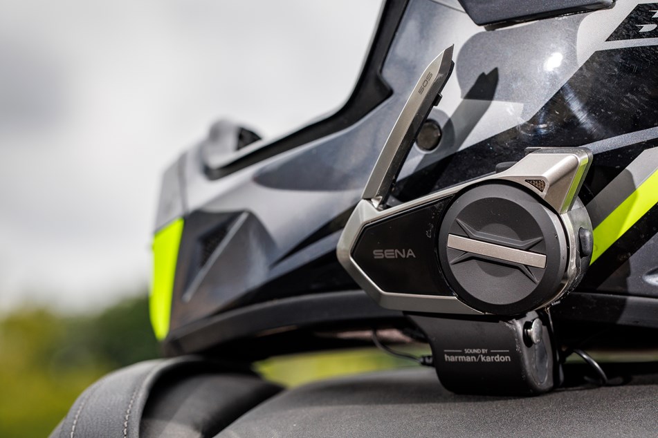 Sena vs Cardo - Which intercom brand should you choose?