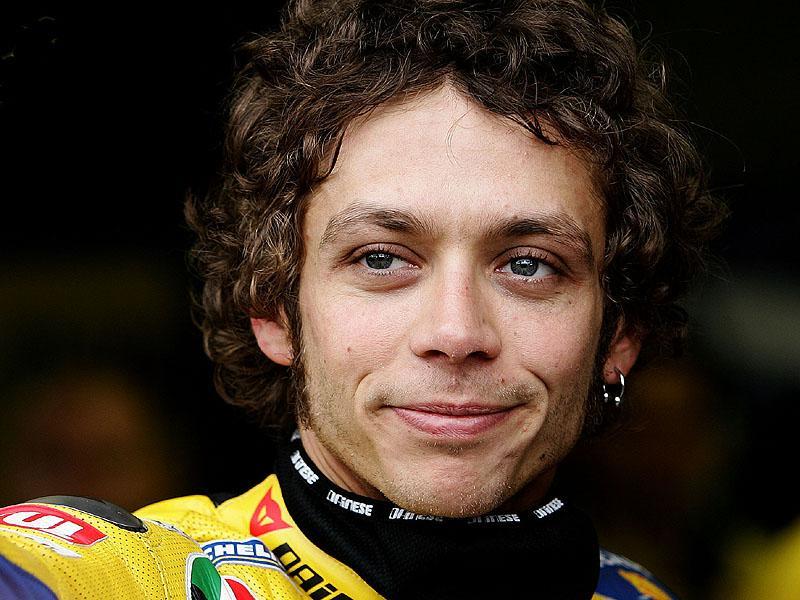 Rossi stays in MotoGP
