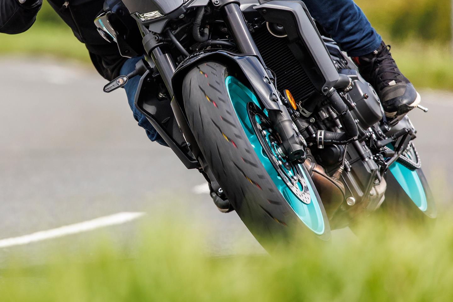 Roadtec 01 Tires Metzeler Roadtec 01 Front Tire 100/80 - 17 M/c 52H Tl ...