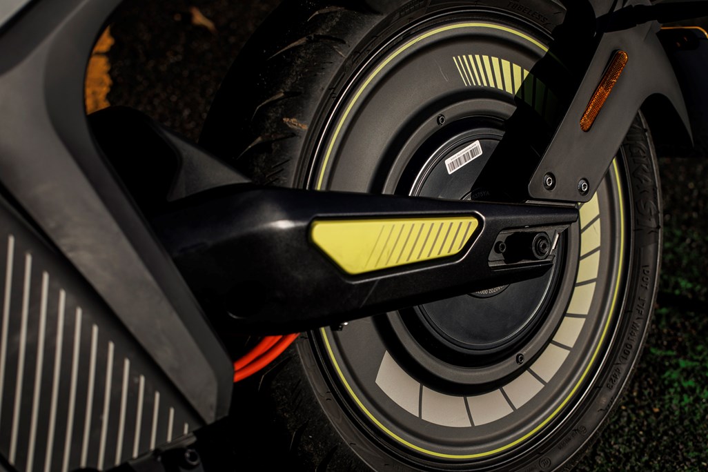 2024-on Naxeon IAM Pro Review: A striking silhouette