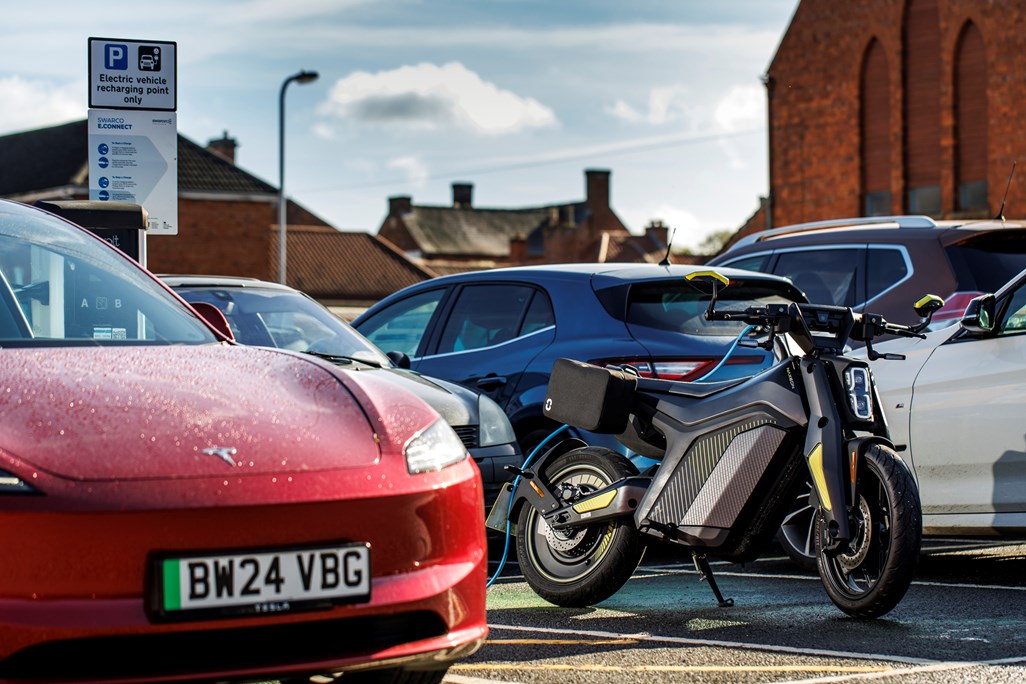 2024-on Naxeon IAM Pro Review: A striking silhouette