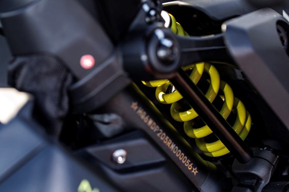 2024-on Naxeon IAM Pro Review: A striking silhouette