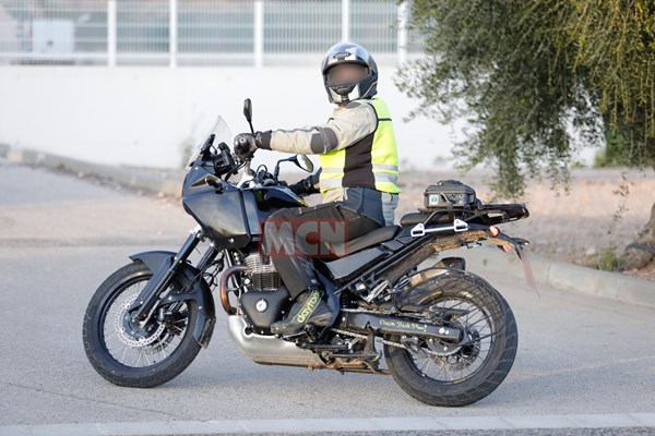 Royal Enfield Himalayan 650 twin spotted in tested
