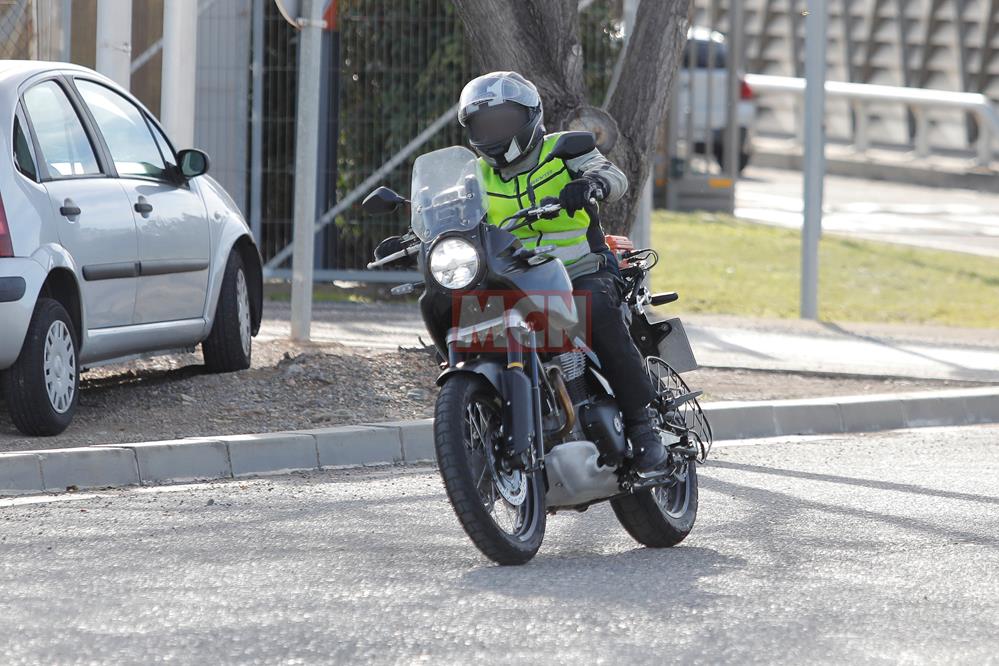 Royal Enfield Himalayan 650 twin spotted in tested