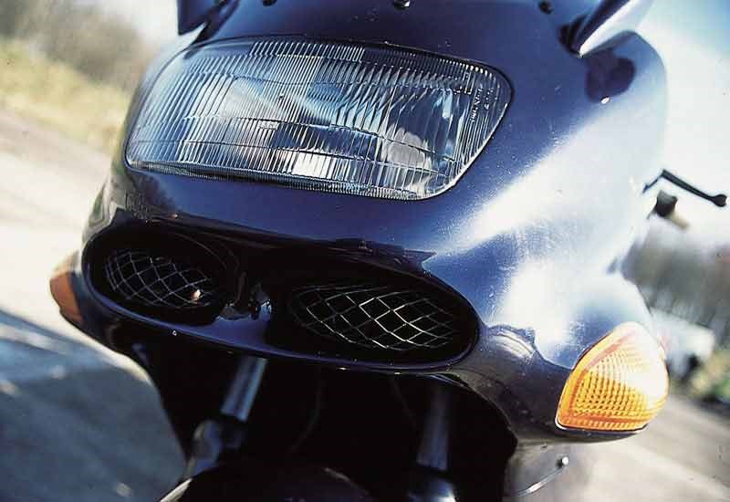 KAWASAKI ZZR1100 (1990-1997) Review | Specs & Prices