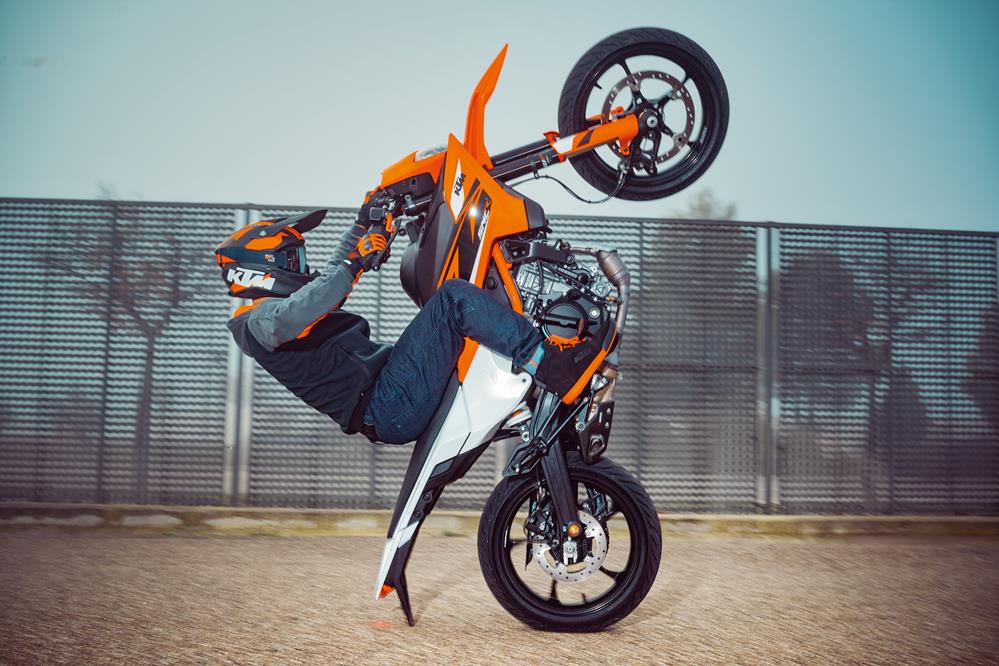 KTM launch single-cylinder 390 SMC R and 125 SMC R for 2025
