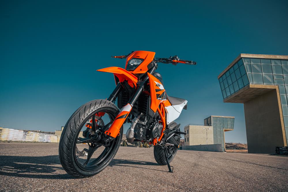 KTM launch single-cylinder 390 SMC R and 125 SMC R for 2025