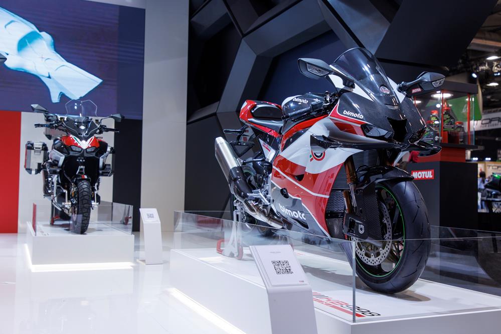 Bimota KB998 Rimini uses adaptive front winglet technology