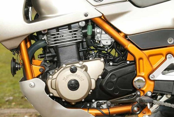 KAWASAKI KLE500 (1991-2007) Review | Specs & Prices