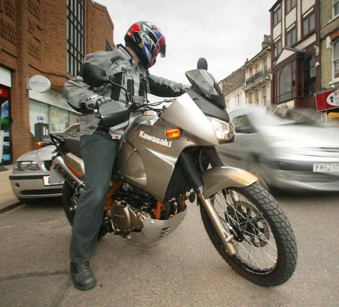 KAWASAKI KLE500 (1991-2007) Review | Specs & Prices