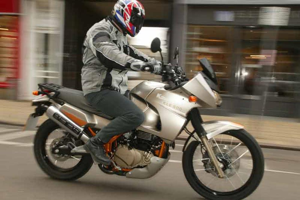 KAWASAKI KLE500 (1991-2007) Review | Specs & Prices
