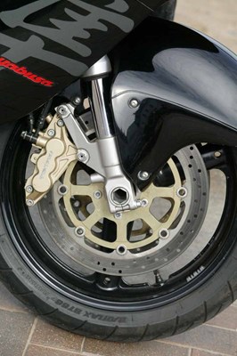 SUZUKI GSX1300R HAYABUSA (1999-2007) Motorcycle Review