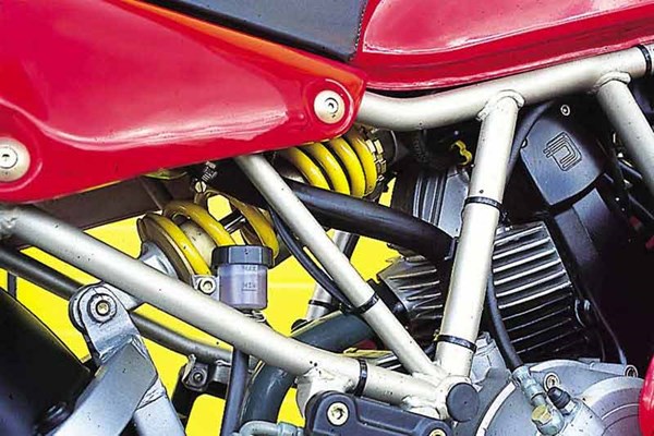 DUCATI 600SS (1993-1999) Review | Speed, Specs & Prices