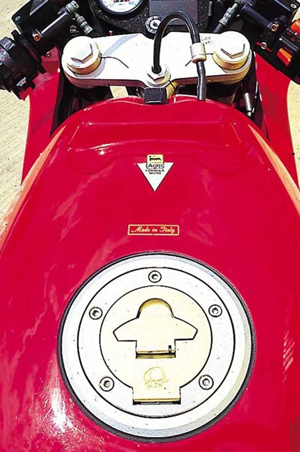 DUCATI 600SS (1993-1999) Review | Speed, Specs & Prices
