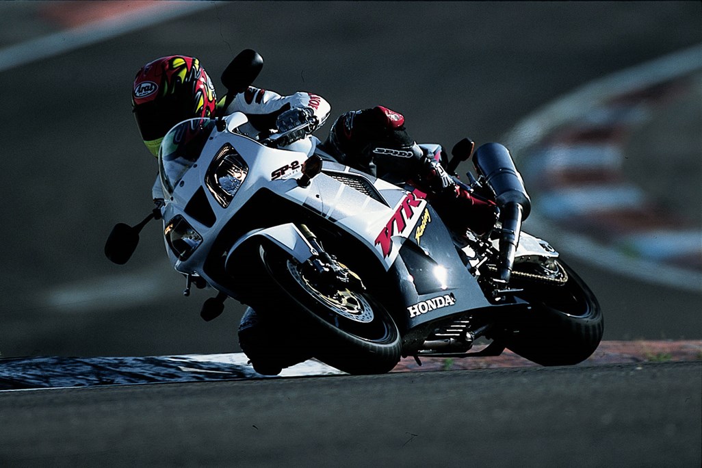 HONDA SP-2 (2000-2007) Review | Speed, Specs & Prices