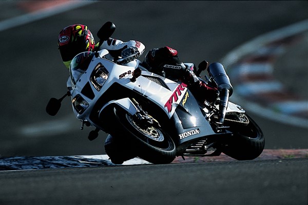 HONDA SP-2 (2000-2007) Review | Speed, Specs & Prices