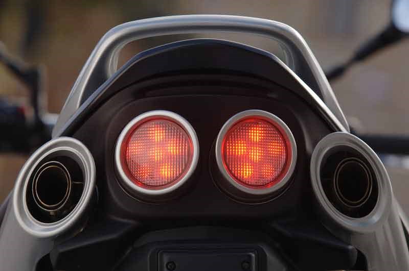 SUZUKI GSR600 (2006-2010) Review | Speed, Specs & Prices