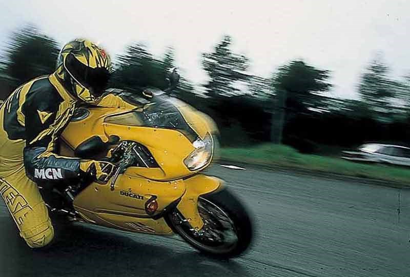 DUCATI 900SS (1990-2002) Review | Speed, Specs & Prices