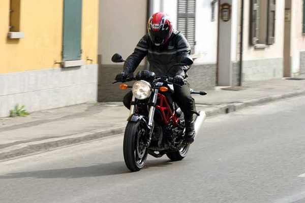 DUCATI MONSTER 695 (2006-2008) Review, Specs & Prices