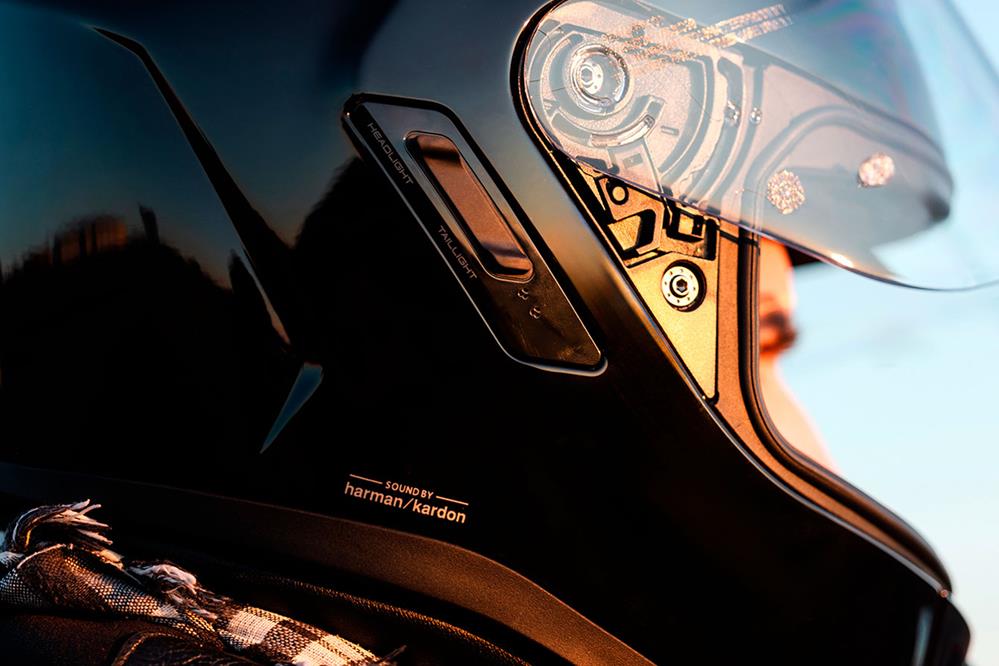 Sena Phantom fully integrated intercom helmet with 60S tech