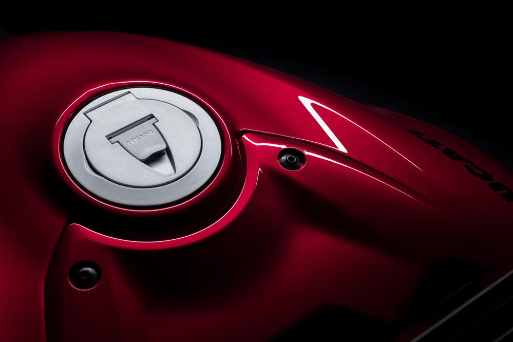 Ducati add to their cruiser line-up with new XDiavel V4