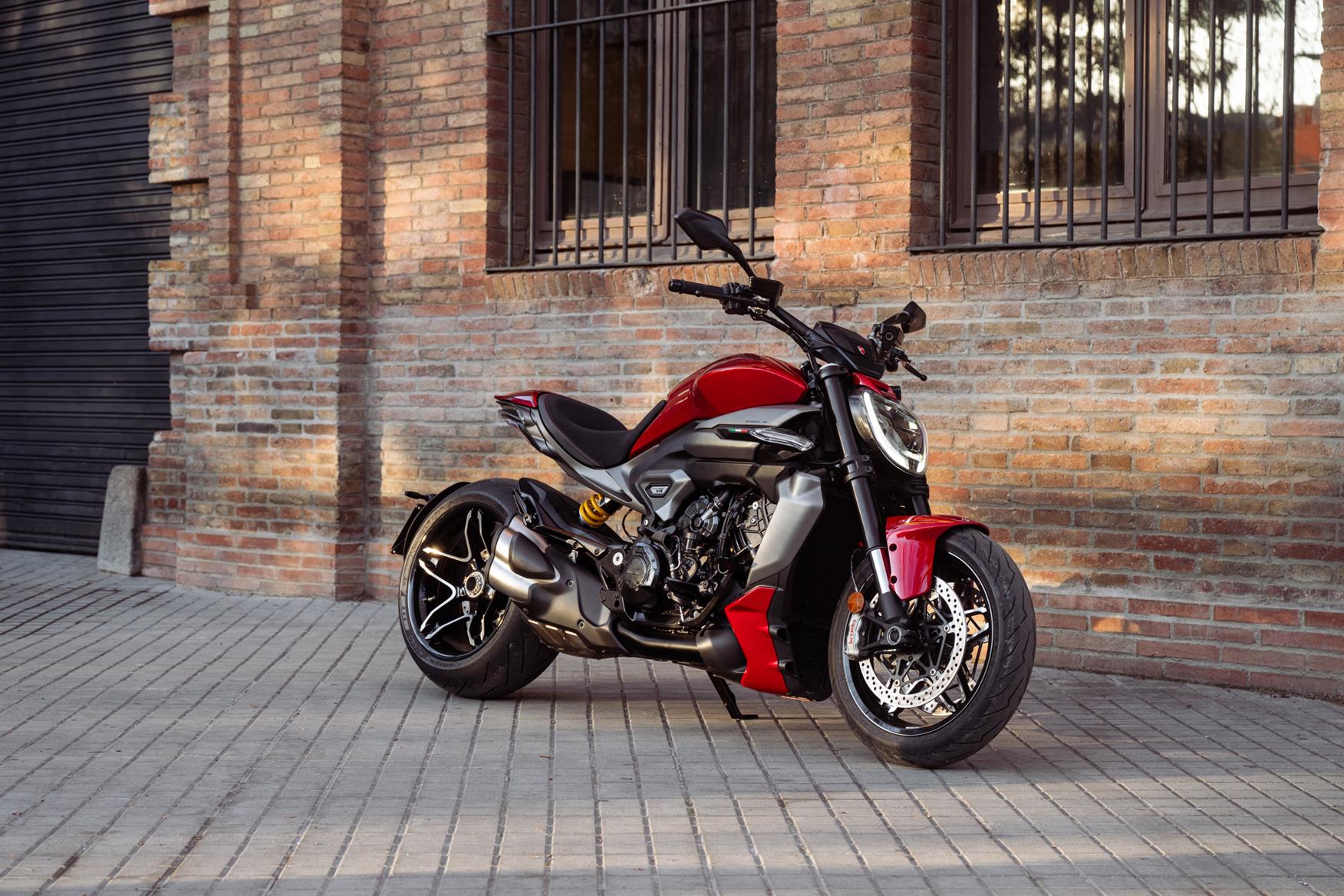 Ducati add to their cruiser line-up with new XDiavel V4