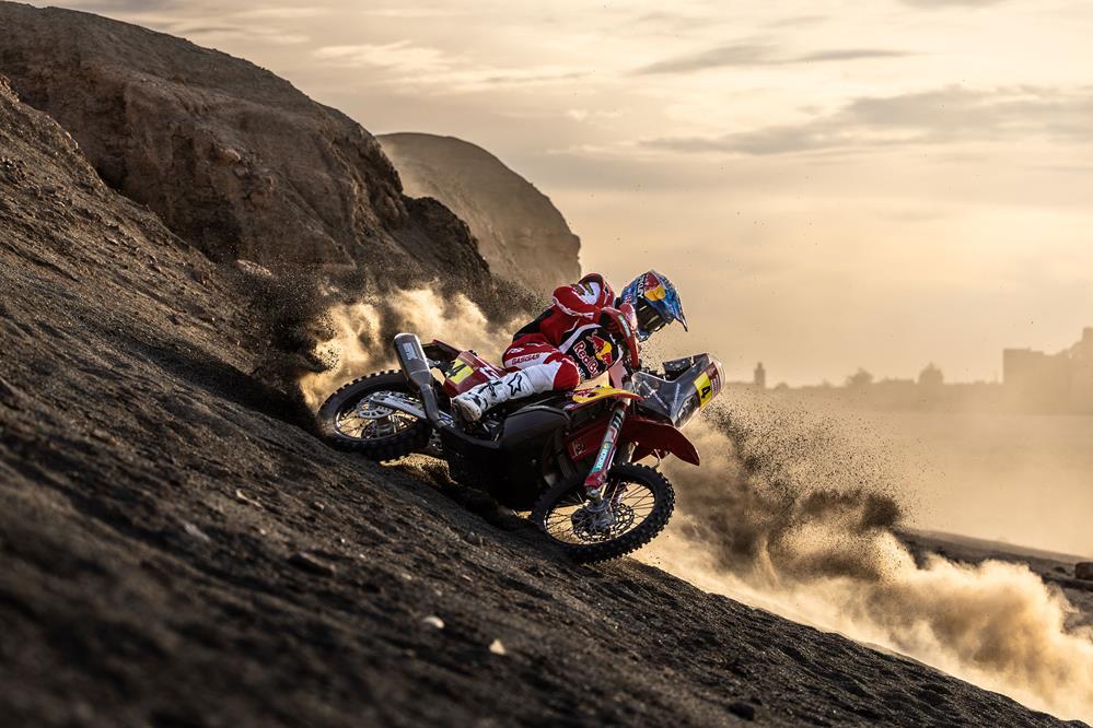 Dakar winner Sam Sunderland joins Triumph Motorcycles
