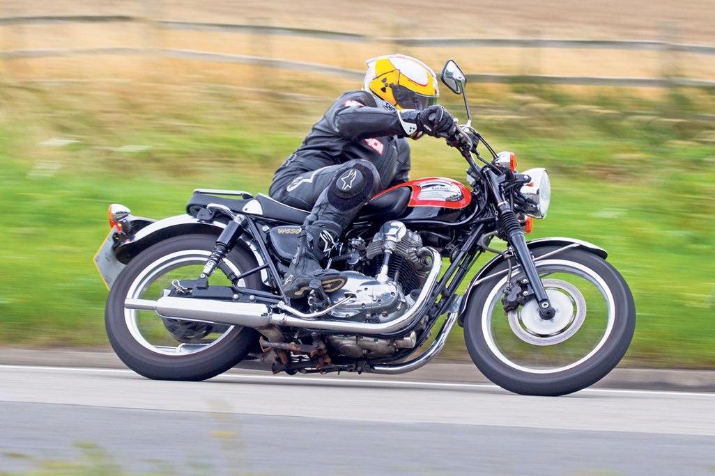 Kawasaki W650 (1999-2006) Review | Speed, Specs & Prices