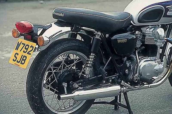 Kawasaki W650 (1999-2006) Review | Speed, Specs & Prices