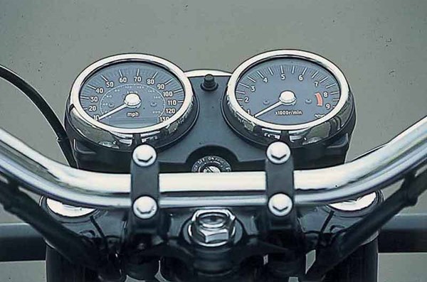 Kawasaki W650 (1999-2006) Review | Speed, Specs & Prices